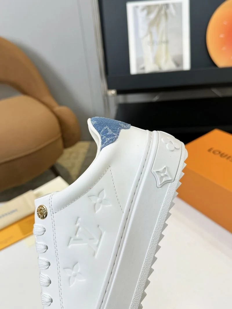 Exact replica Louis Vuitton Low Shoes