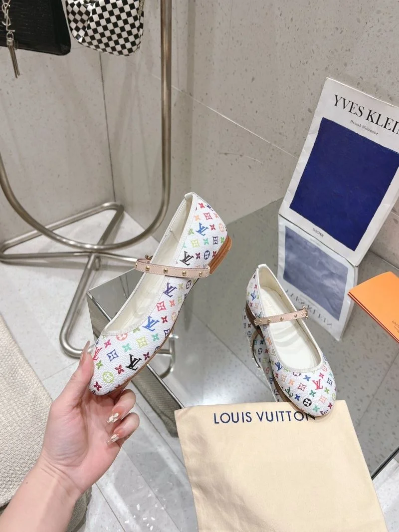 Top match Louis Vuitton Low Shoes