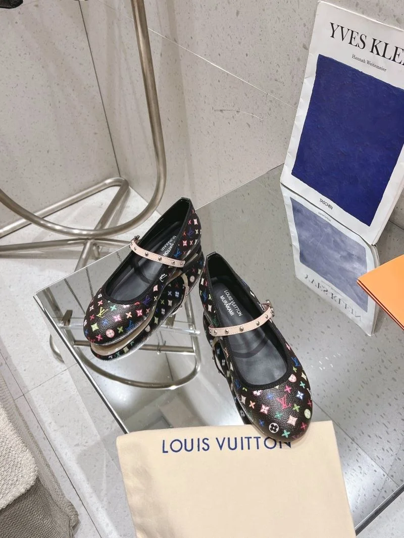 Precise copy Louis Vuitton Low Shoes
