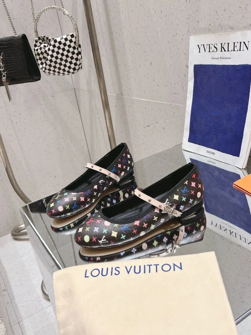 Precise copy Louis Vuitton Low Shoes