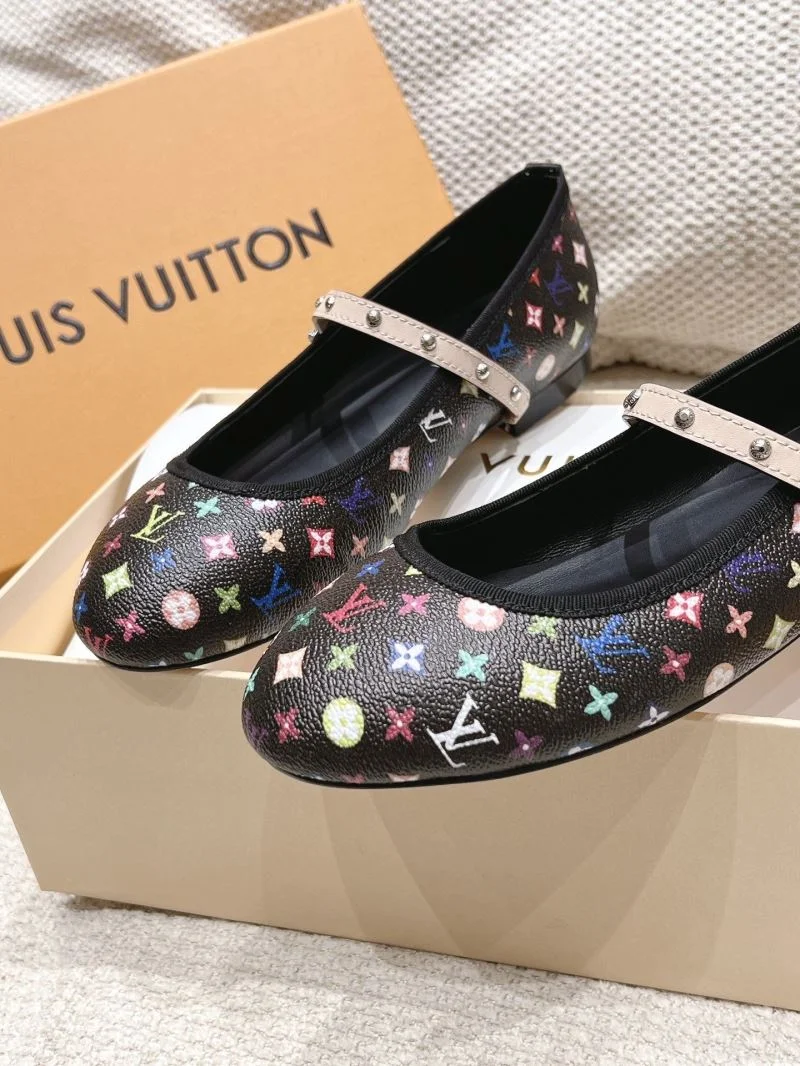 Precise copy Louis Vuitton Low Shoes