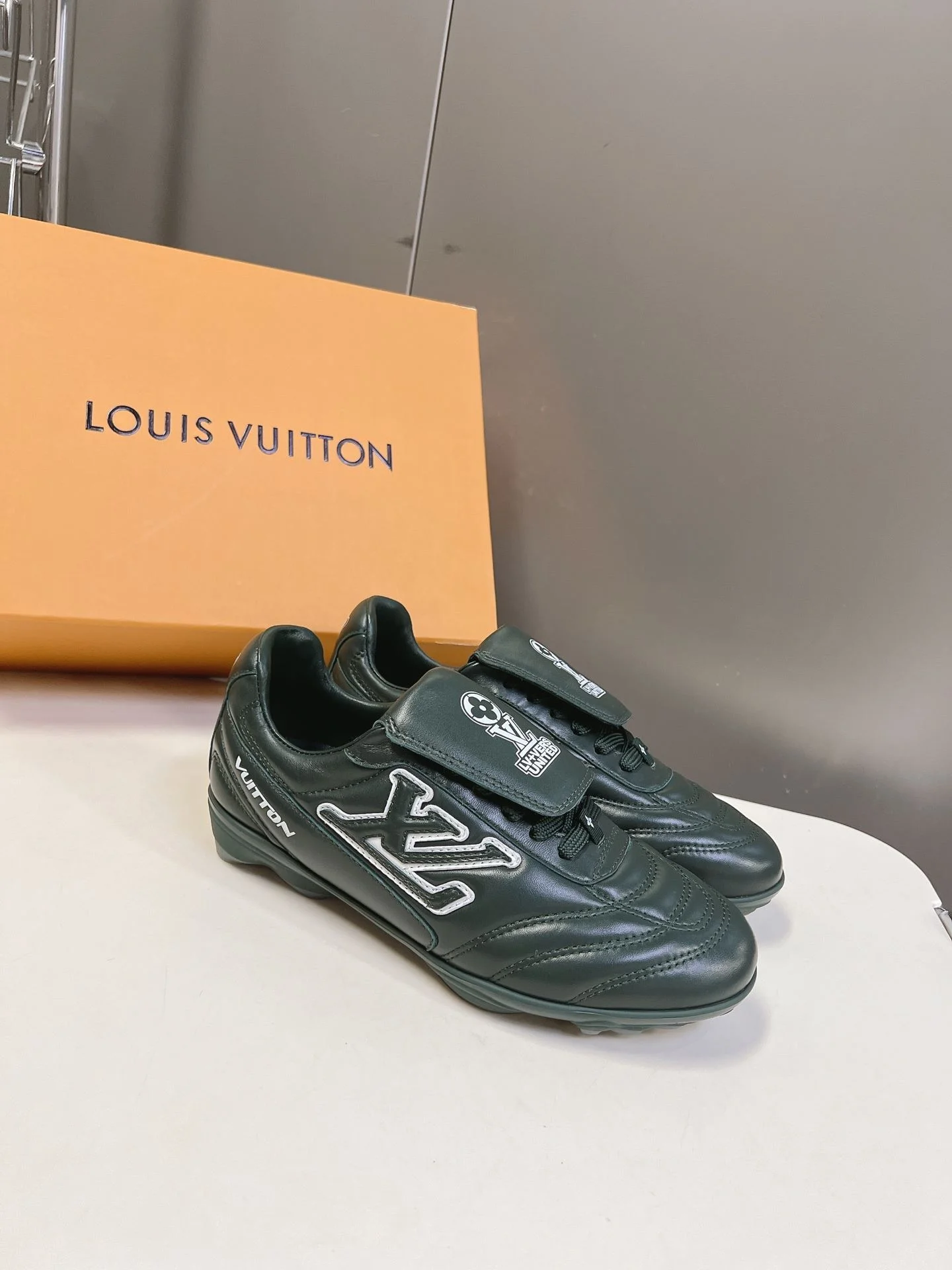 Economical Louis Vuitton Low Shoes