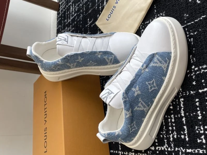Exact replica Louis Vuitton Low Shoes