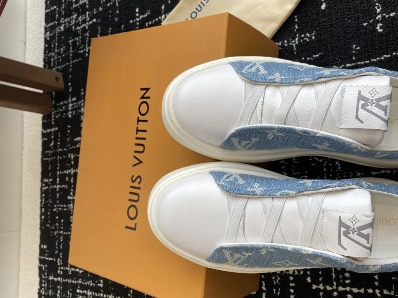 Exact replica Louis Vuitton Low Shoes