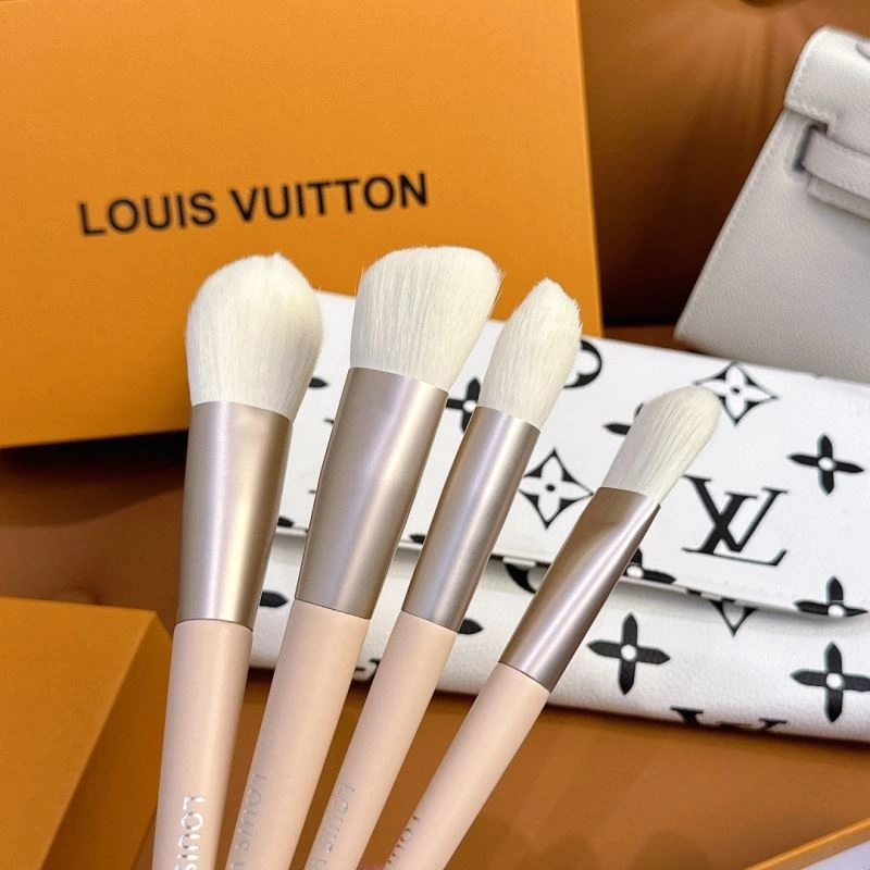 Top mirror Louis Vuitton Makeup Brushe