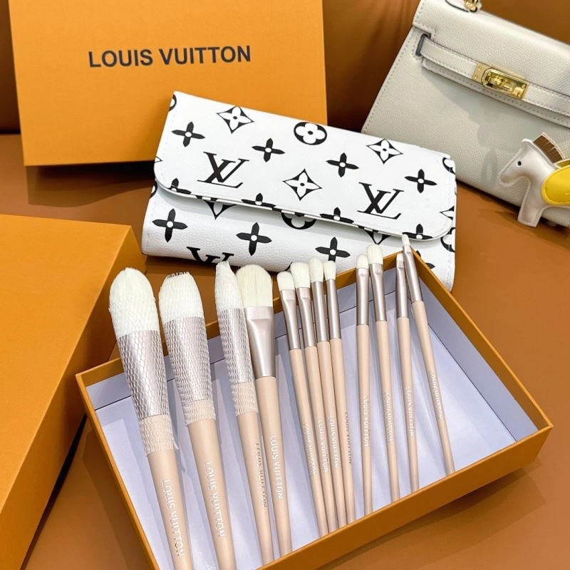 Top mirror Louis Vuitton Makeup Brushe