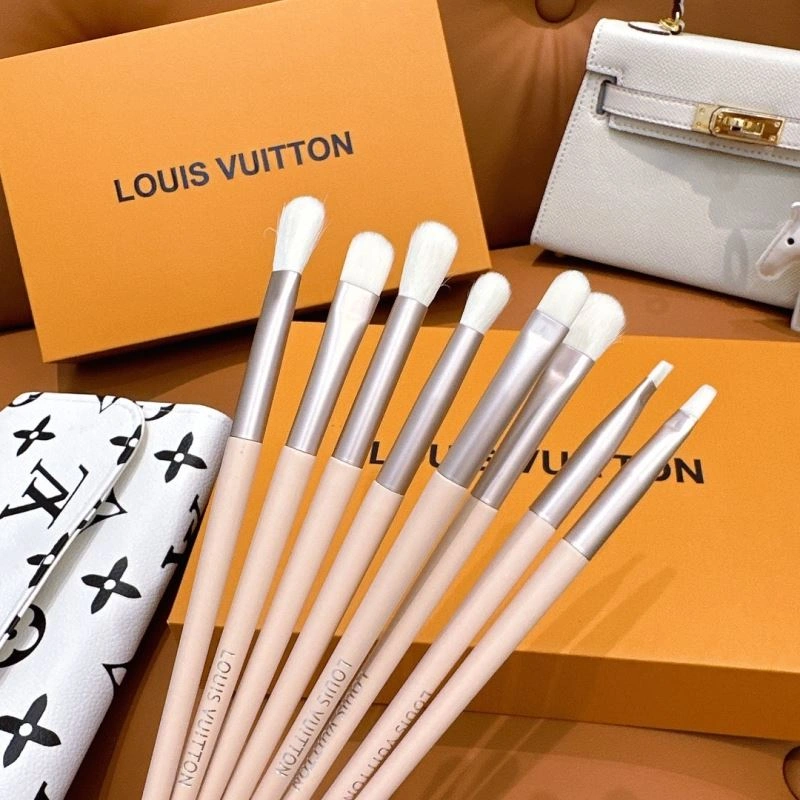 Top mirror Louis Vuitton Makeup Brushe