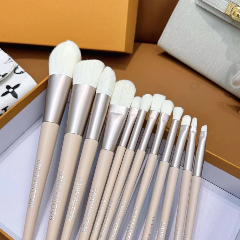 Top mirror Louis Vuitton Makeup Brushe