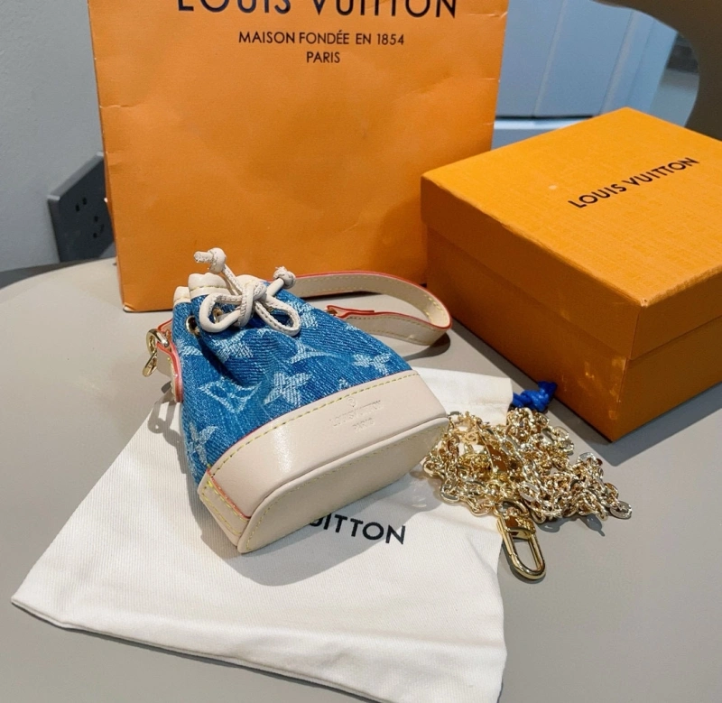 Top mirror Louis Vuitton Mobile Cases