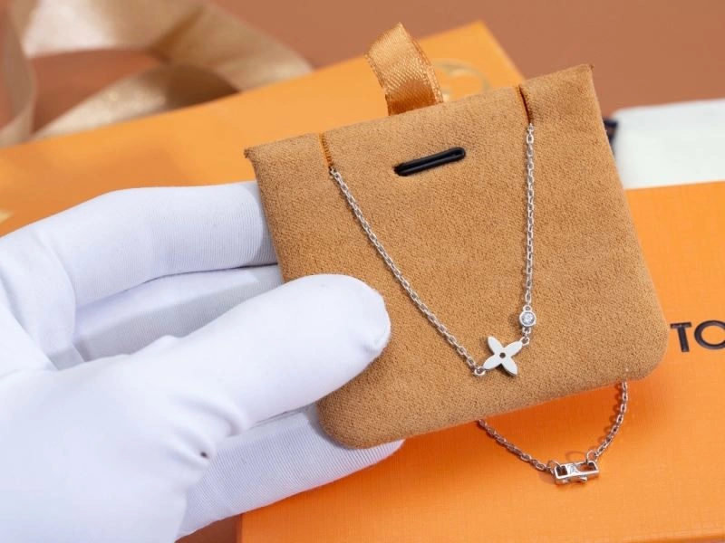 Mirror quality Louis Vuitton Necklaces