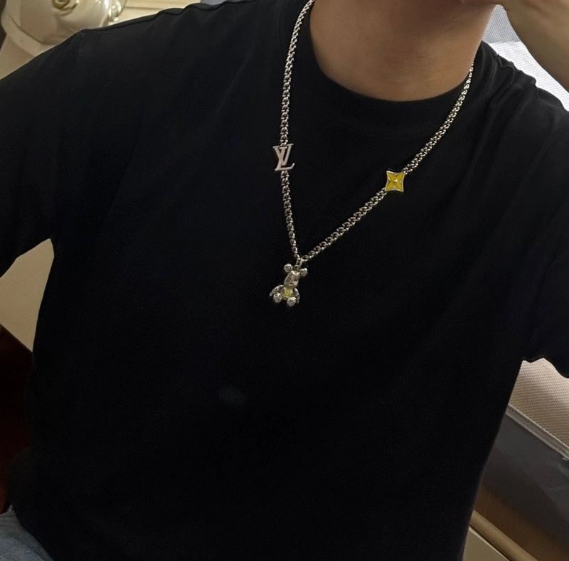 Indistinguishable Louis Vuitton Necklaces