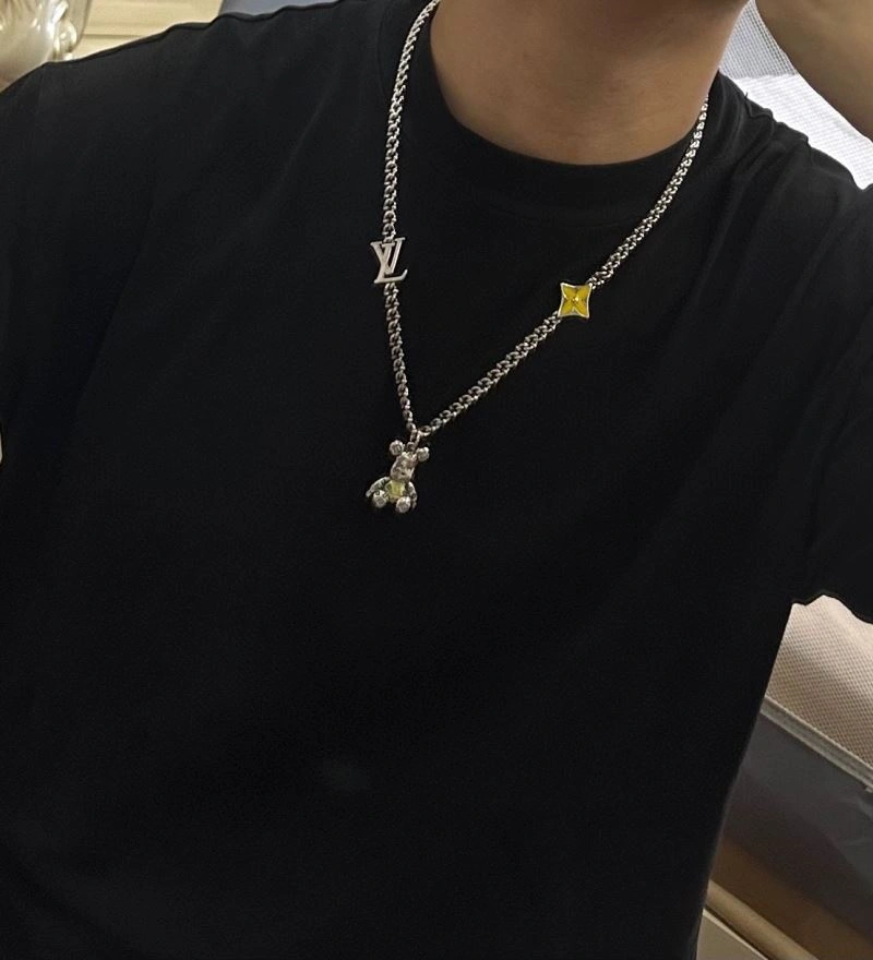 Indistinguishable Louis Vuitton Necklaces