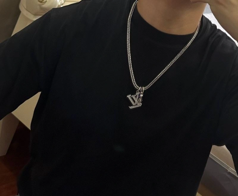 Value-priced Louis Vuitton Necklaces