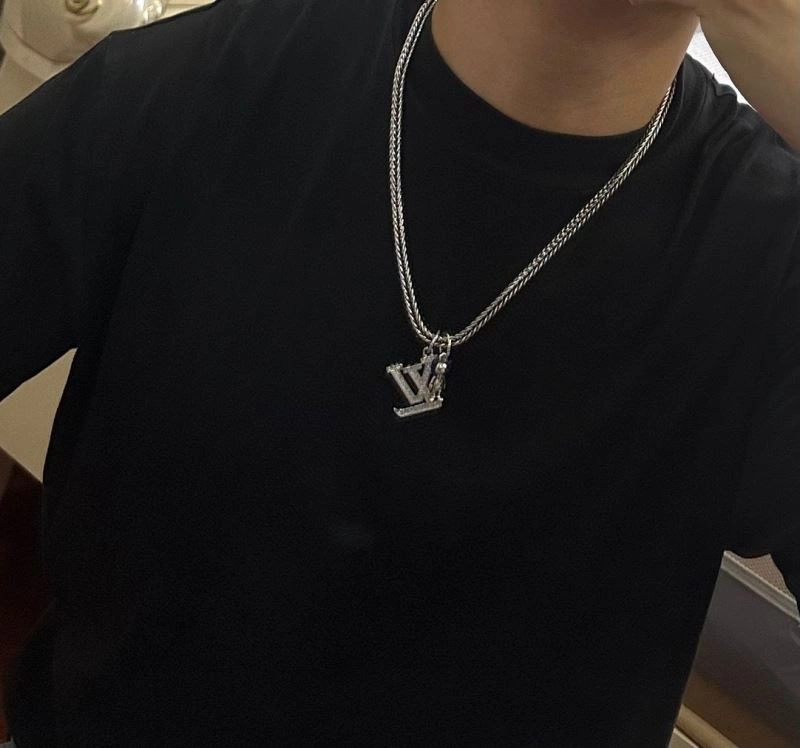 Value-priced Louis Vuitton Necklaces