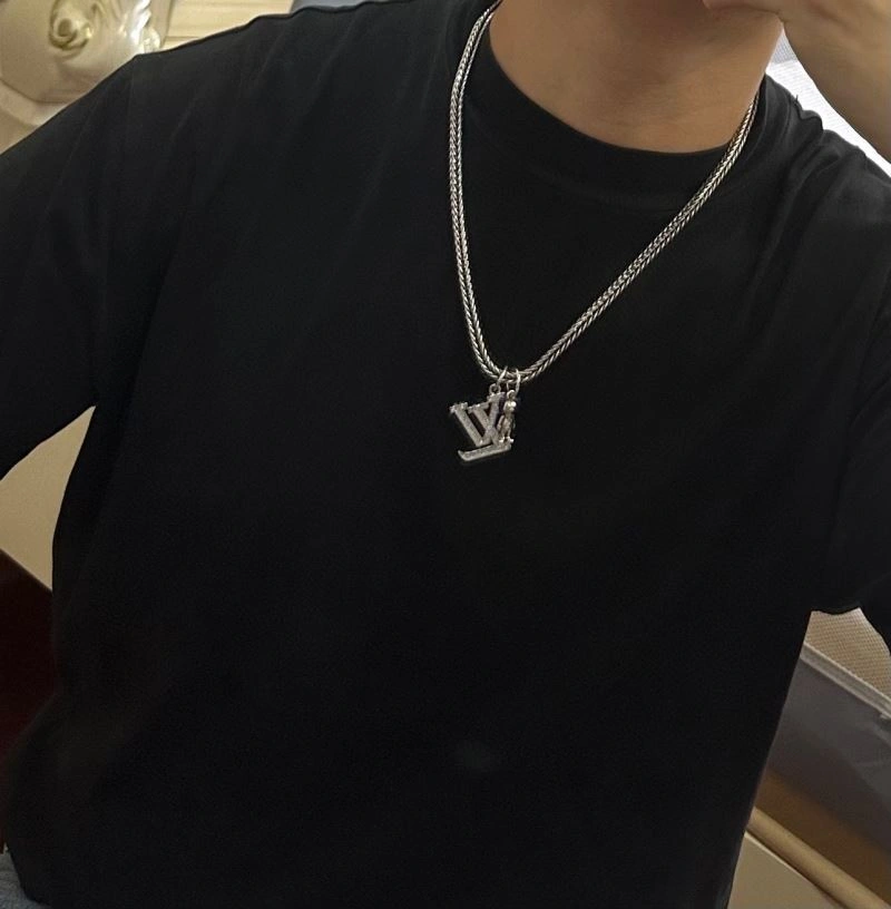 Value-priced Louis Vuitton Necklaces