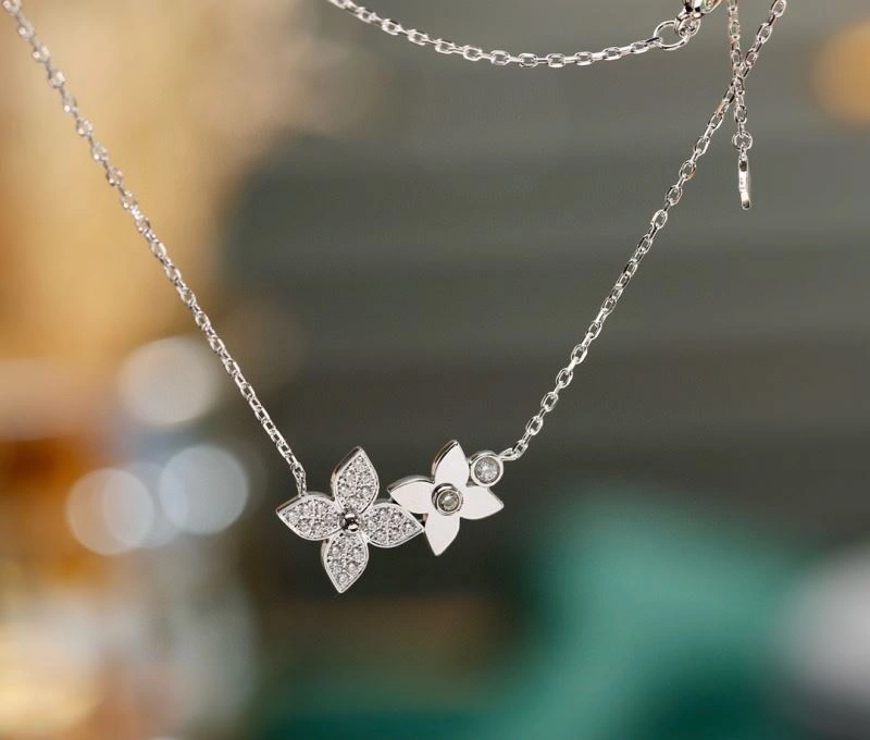 Official Louis Vuitton Necklaces