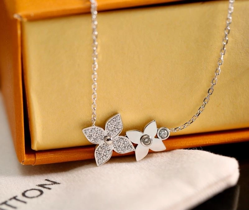 Official Louis Vuitton Necklaces