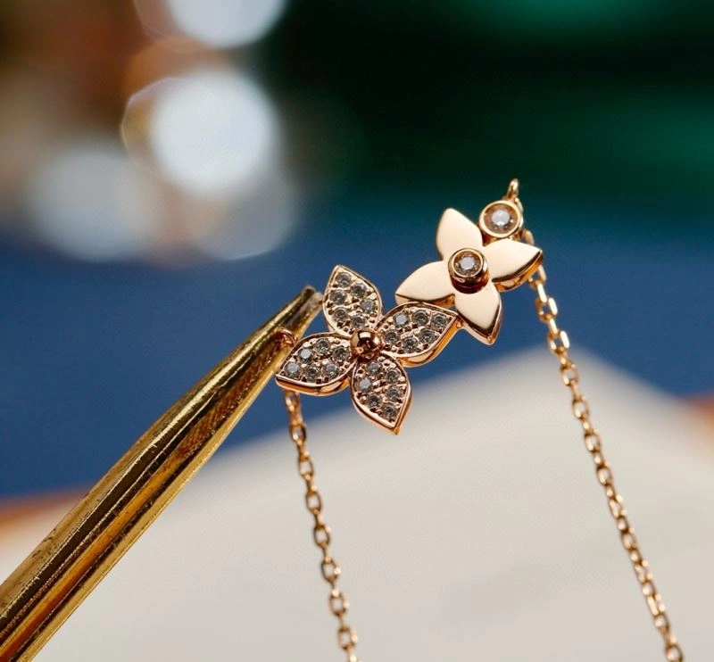 Official Louis Vuitton Necklaces
