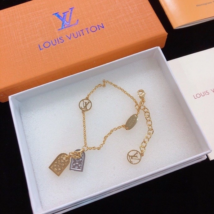 Top mirror Louis Vuitton Necklaces
