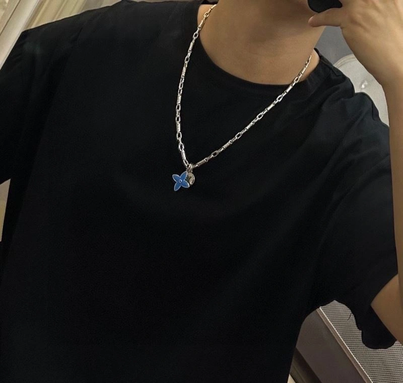 Accurate model Louis Vuitton Necklaces