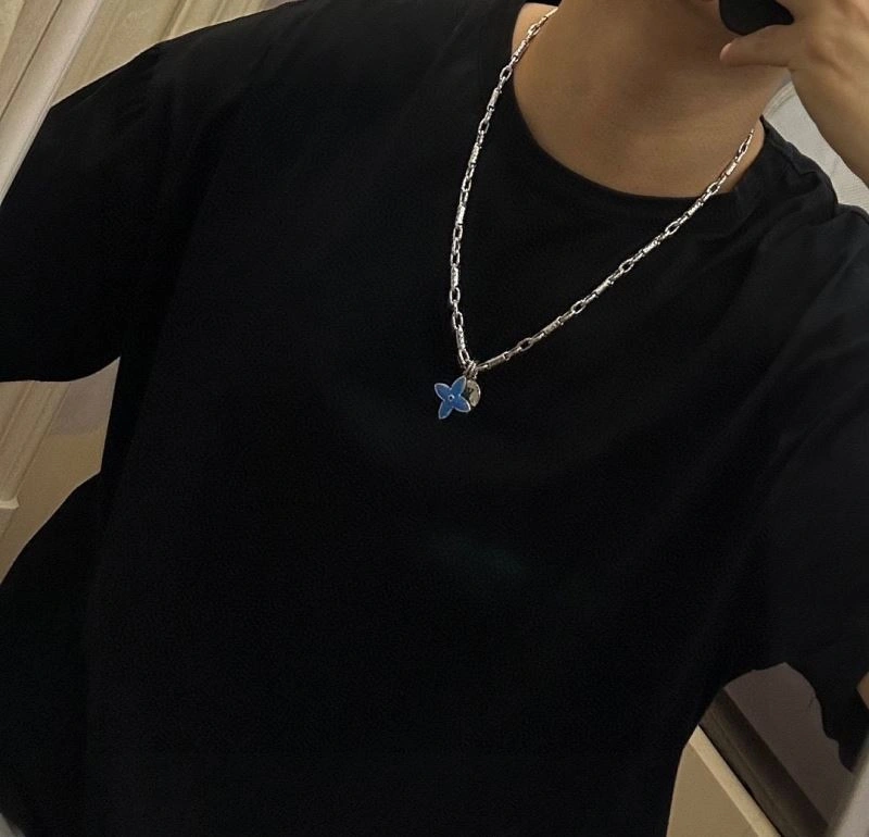 Accurate model Louis Vuitton Necklaces