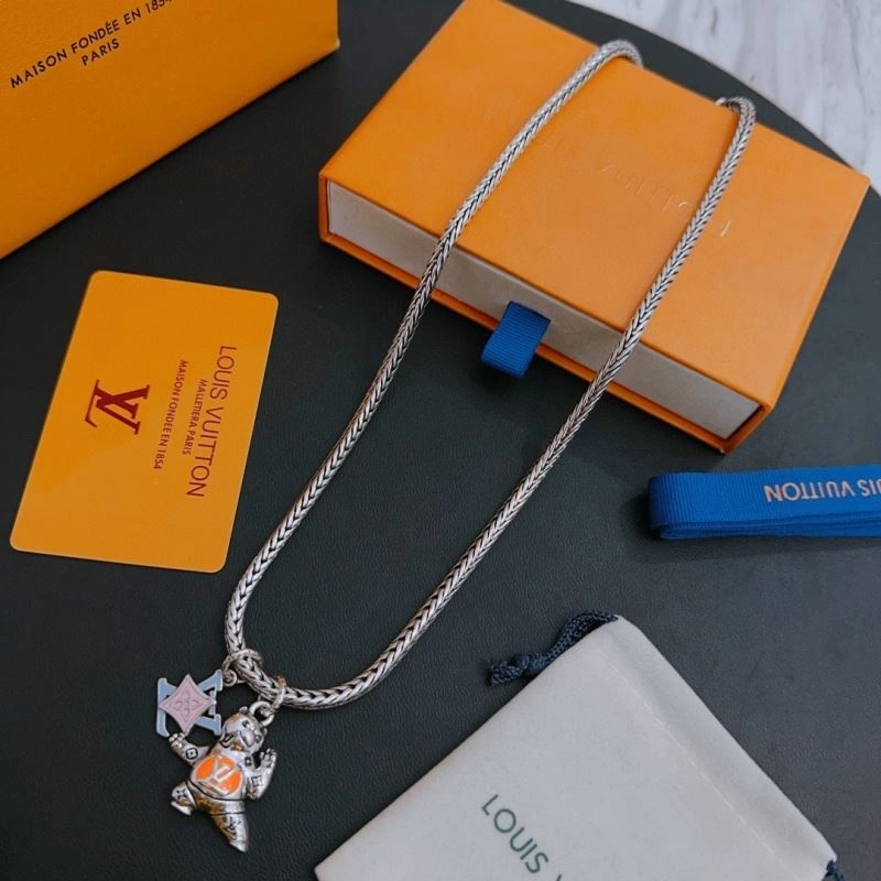 Bargain Louis Vuitton Necklaces