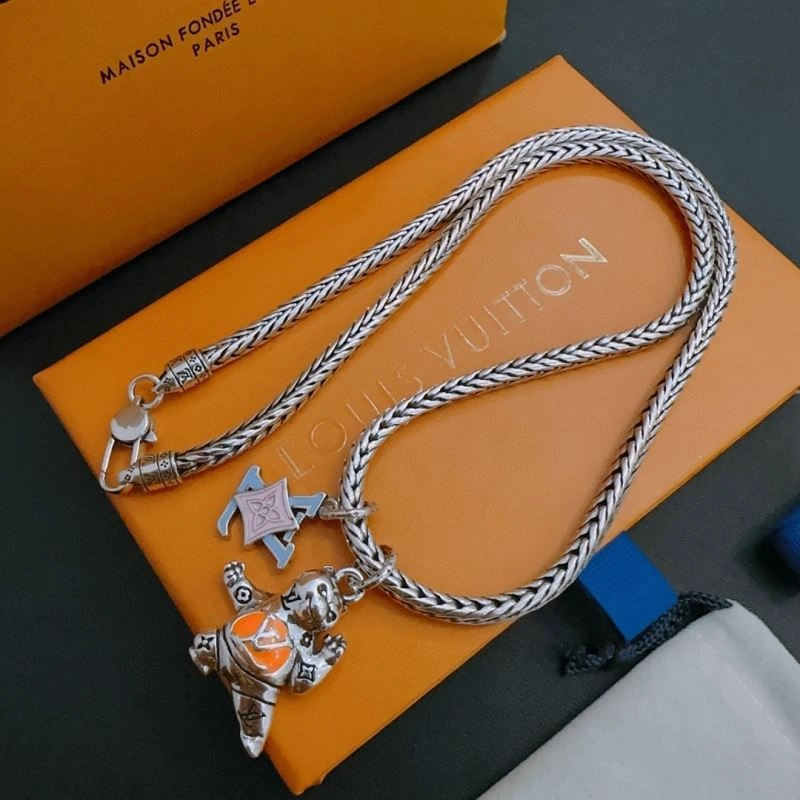 Bargain Louis Vuitton Necklaces