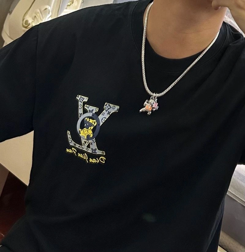 Bargain Louis Vuitton Necklaces