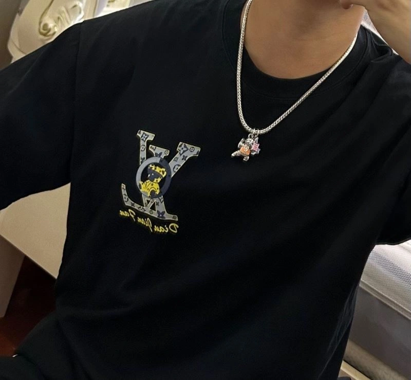 Bargain Louis Vuitton Necklaces