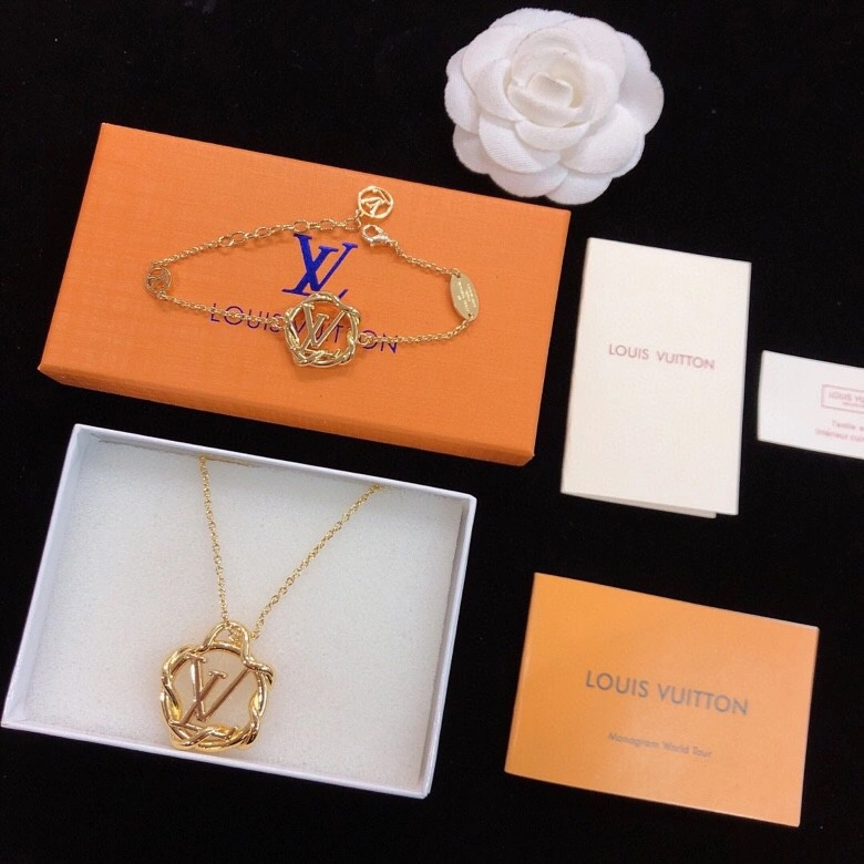 Inexpensive Louis Vuitton Necklaces