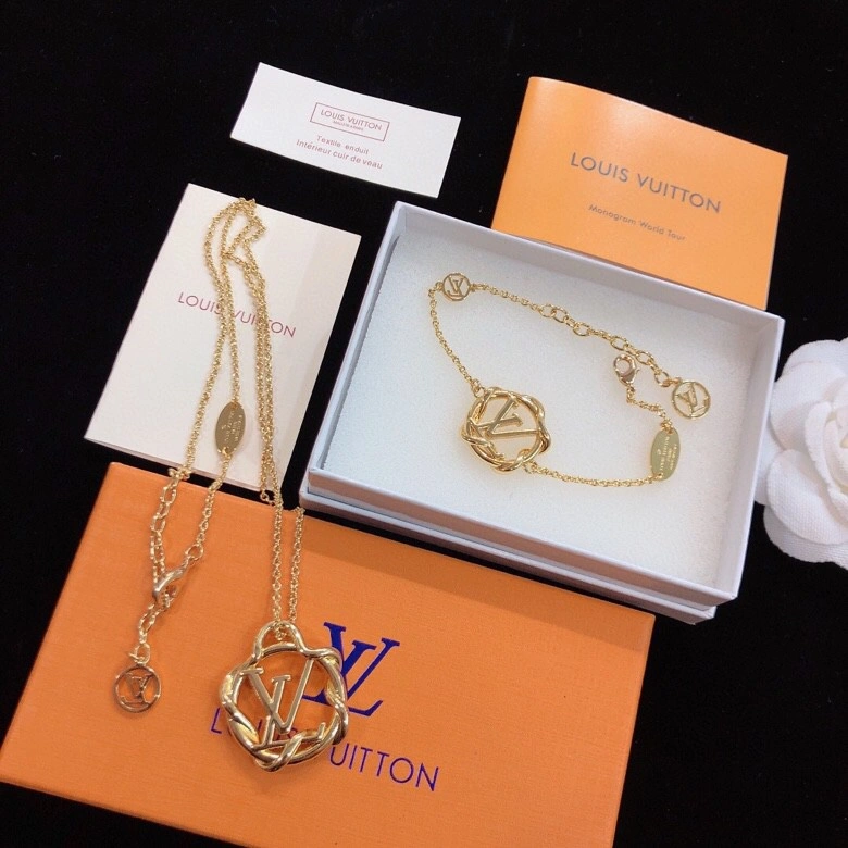 Inexpensive Louis Vuitton Necklaces