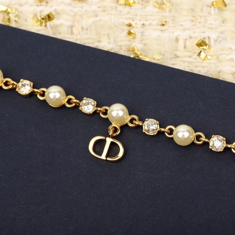 Reasonably priced Louis Vuitton Necklaces