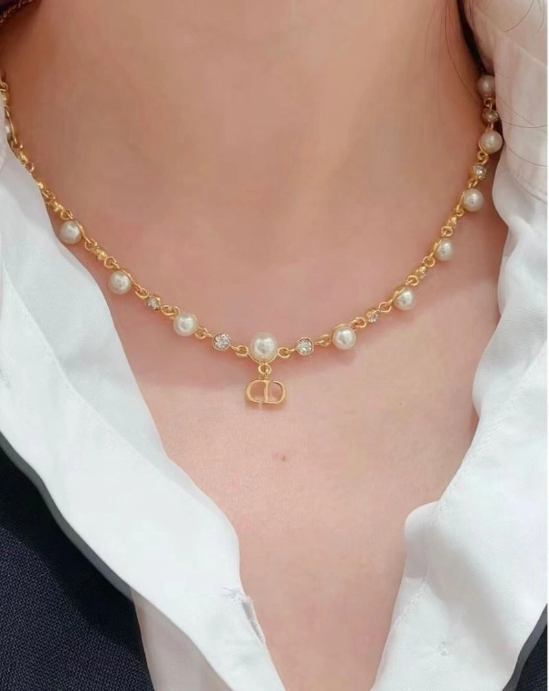 Reasonably priced Louis Vuitton Necklaces