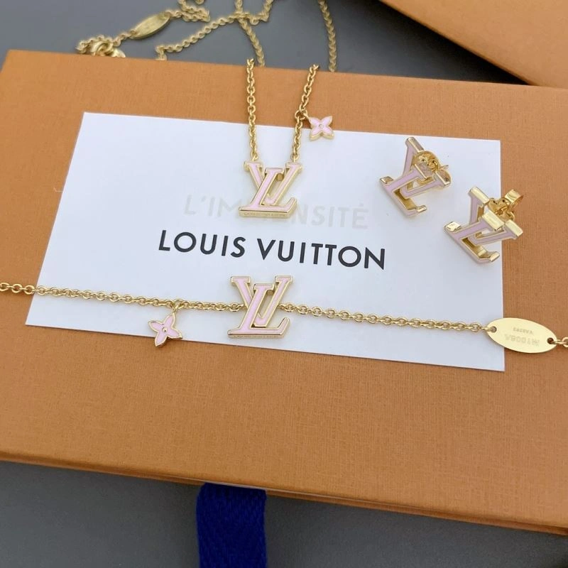 Discounted Louis Vuitton Necklaces