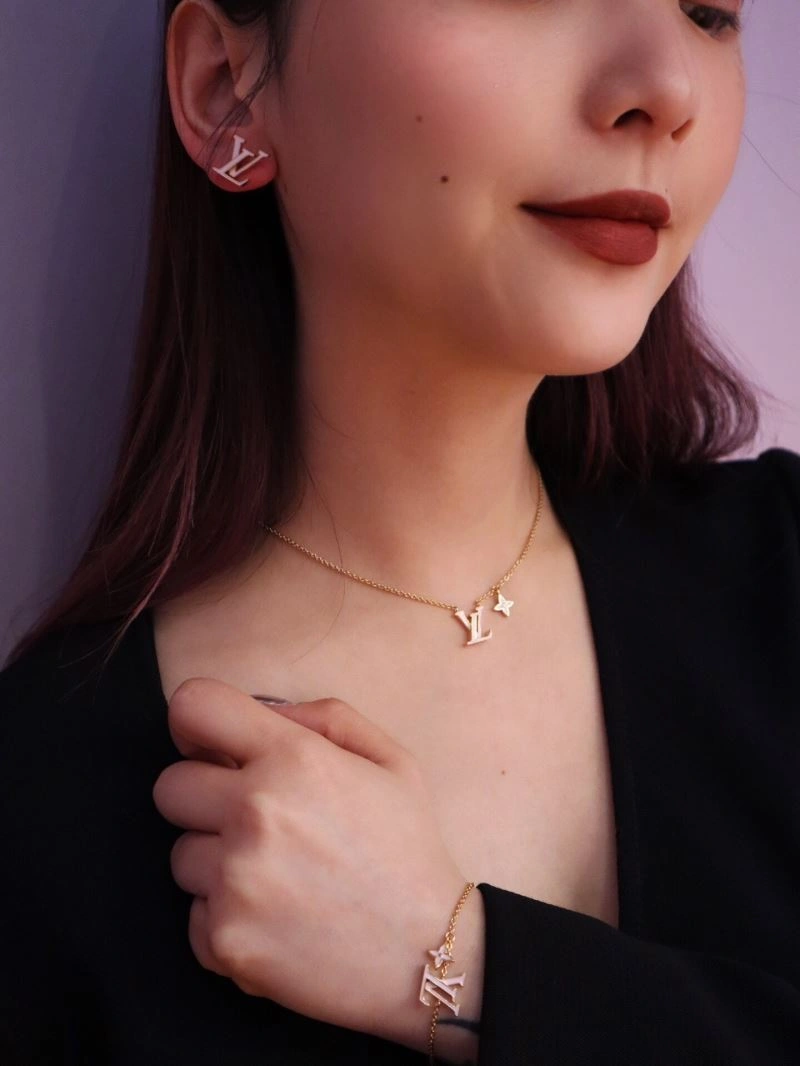 Discounted Louis Vuitton Necklaces