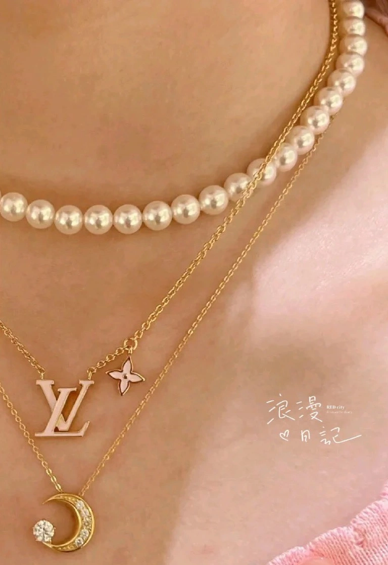Discounted Louis Vuitton Necklaces