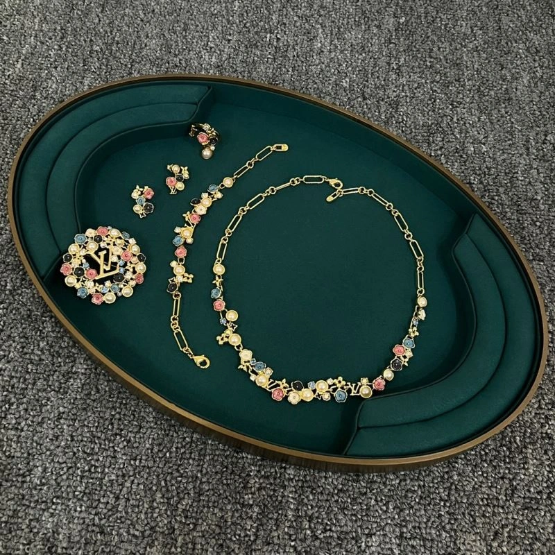 Value-priced Louis Vuitton Necklaces