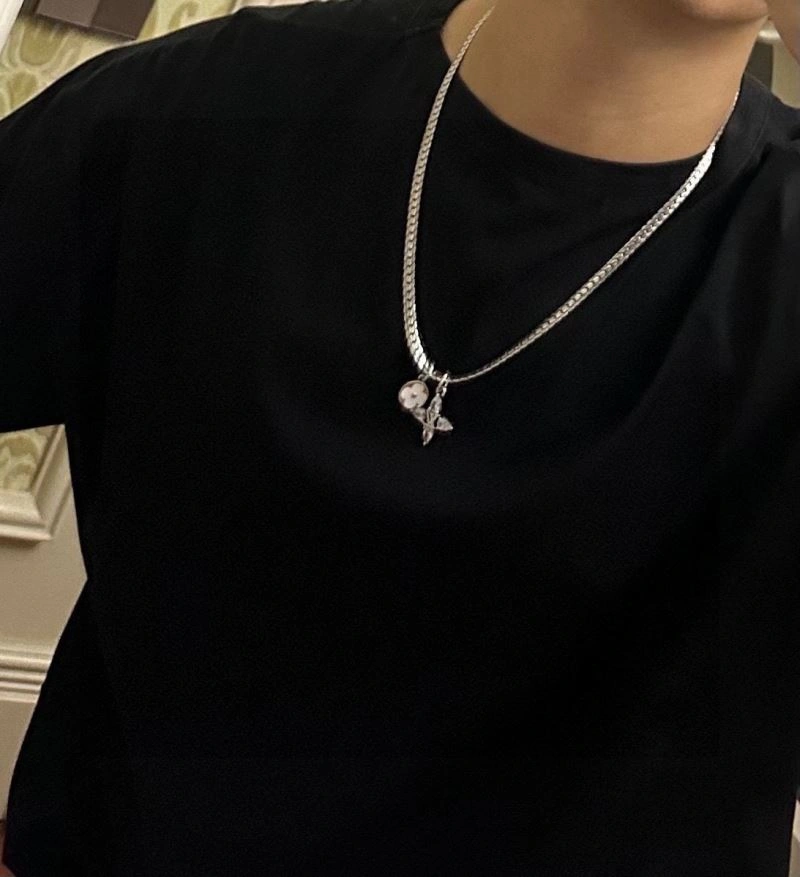Brand-authenticated Louis Vuitton Necklaces