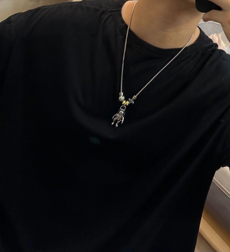 Official Louis Vuitton Necklaces