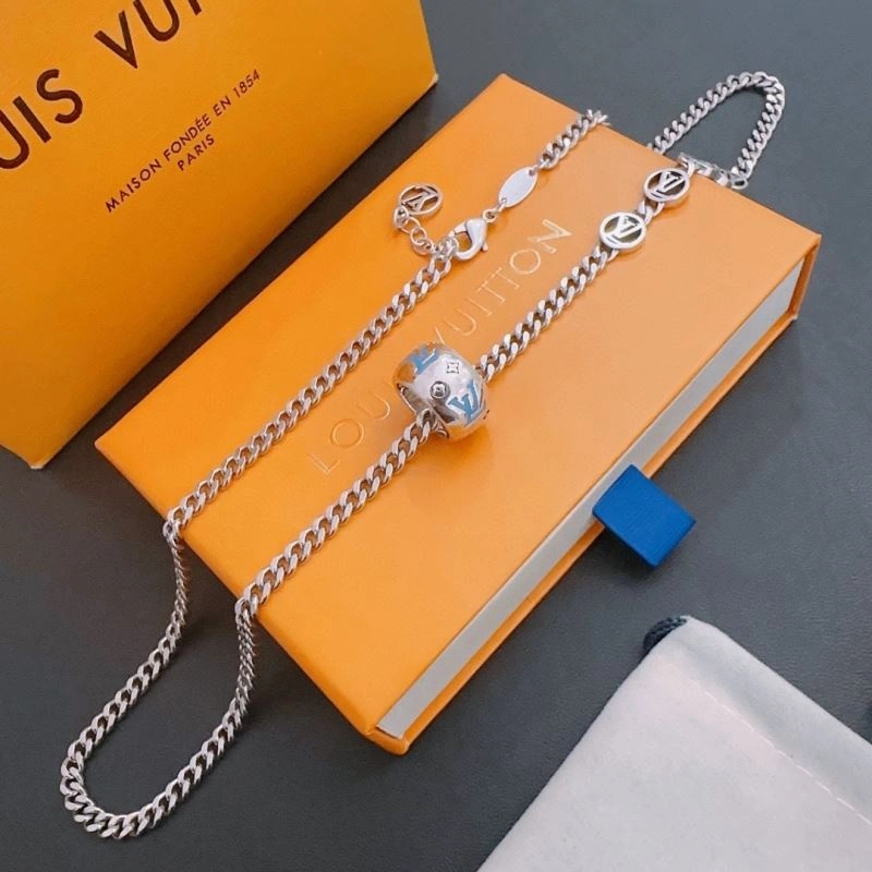 Official Louis Vuitton Necklaces