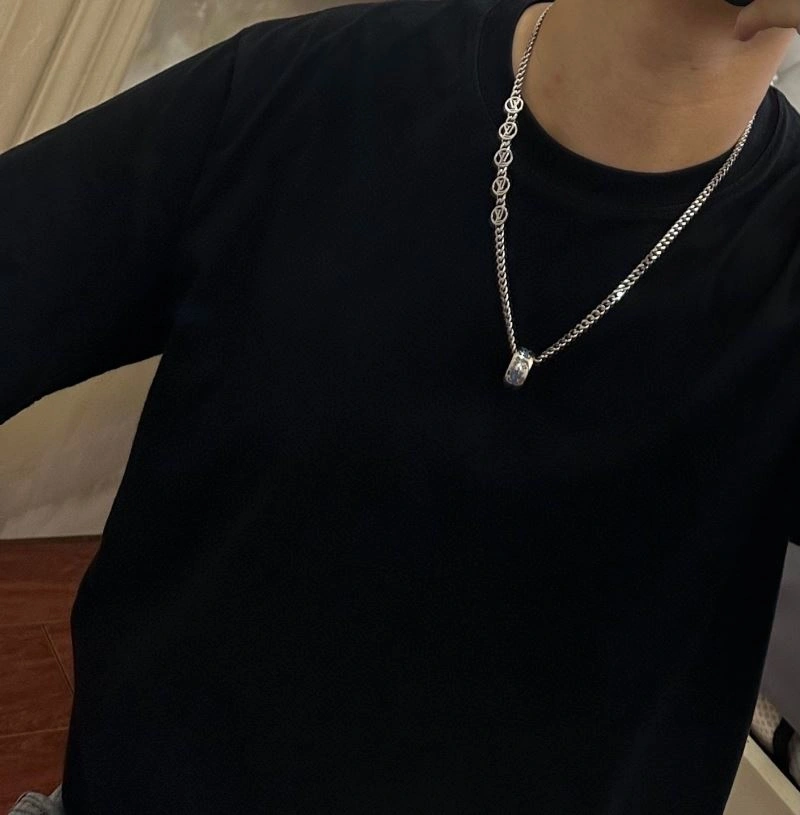Official Louis Vuitton Necklaces
