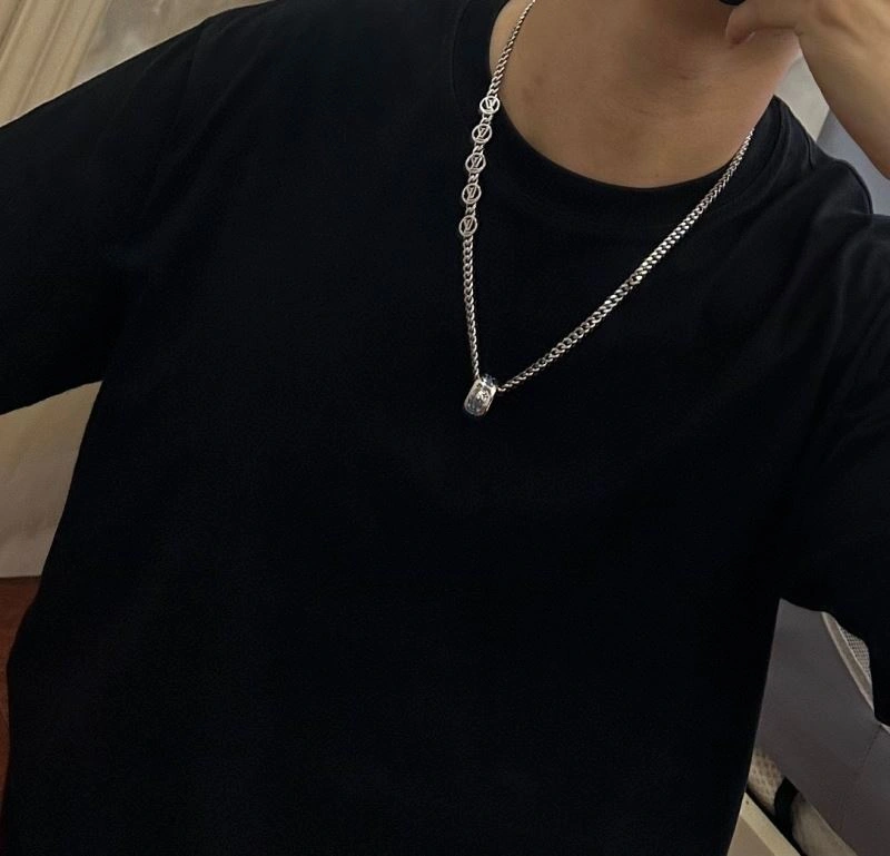 Official Louis Vuitton Necklaces