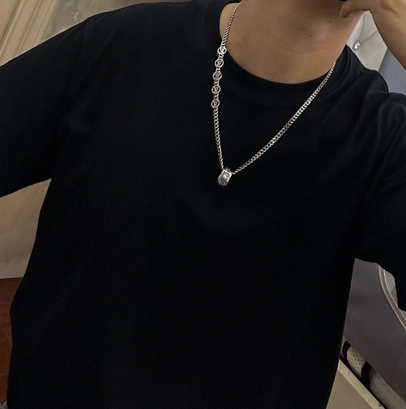 Official Louis Vuitton Necklaces