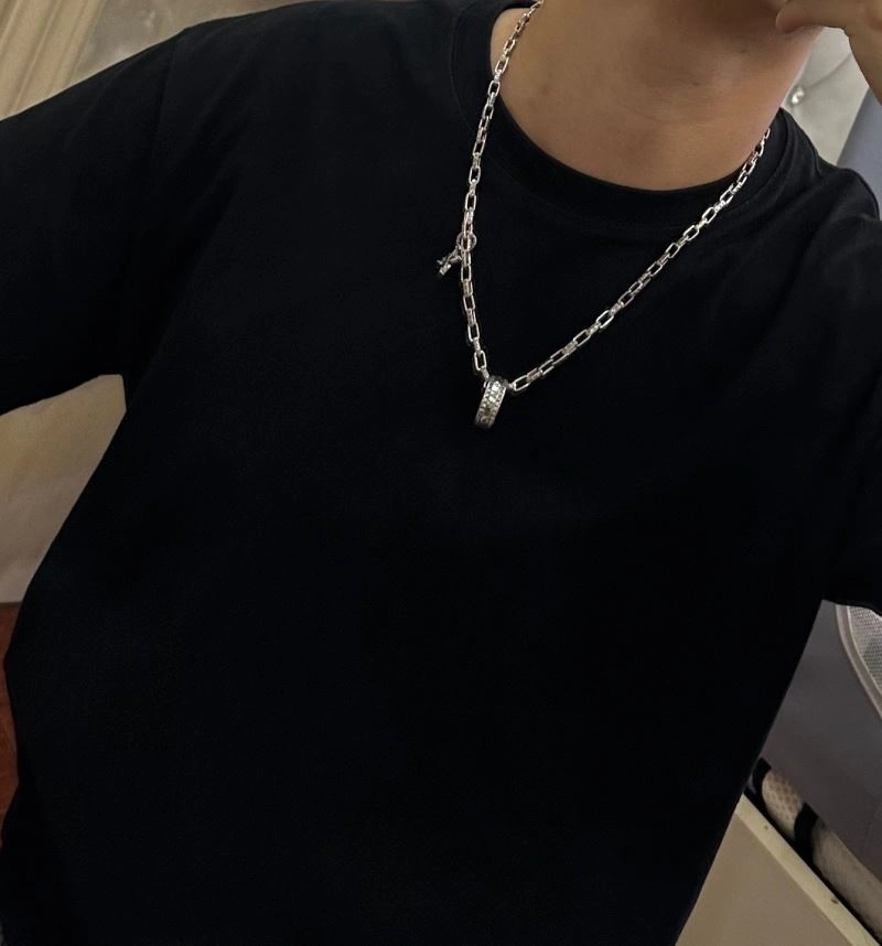 Perfect replica Louis Vuitton Necklaces