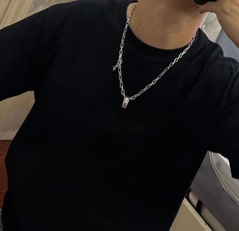 Perfect replica Louis Vuitton Necklaces
