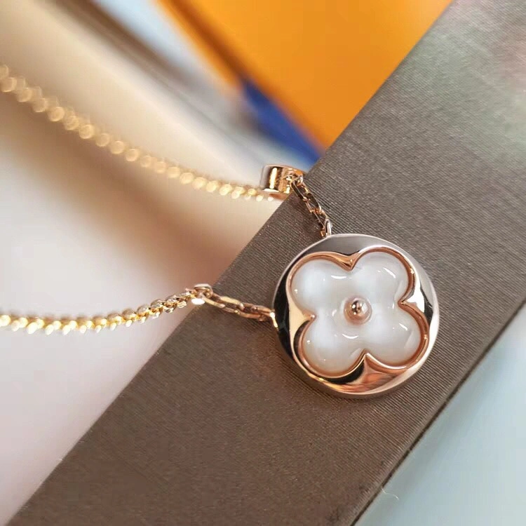 Top mirror Louis Vuitton Necklaces