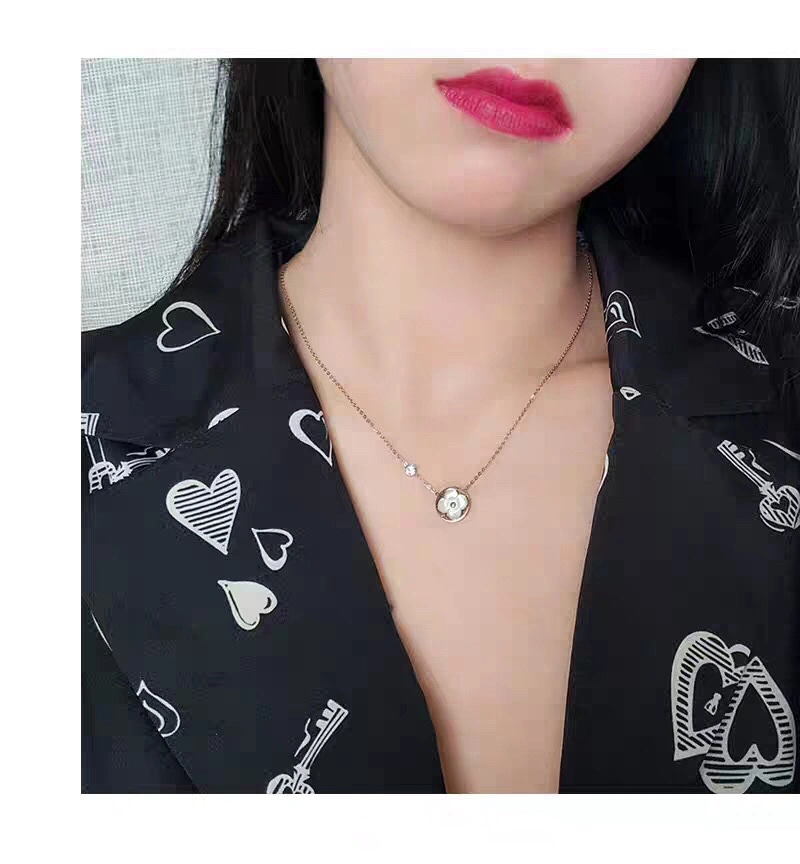 Top mirror Louis Vuitton Necklaces