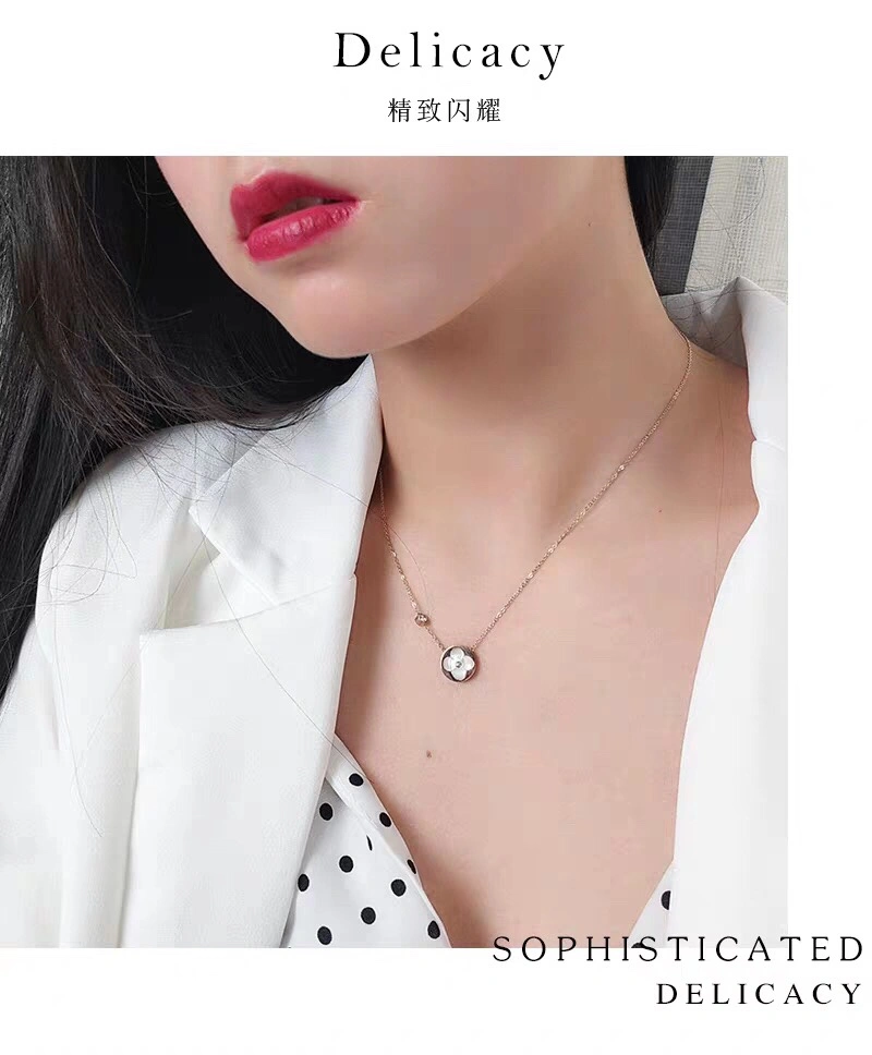 Top mirror Louis Vuitton Necklaces