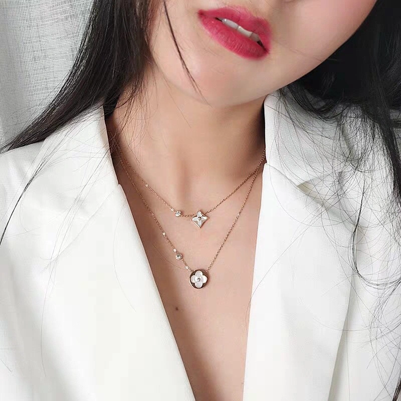 Top mirror Louis Vuitton Necklaces