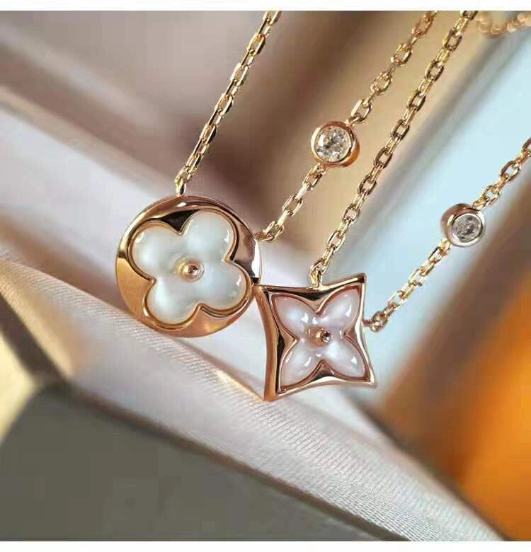 Top mirror Louis Vuitton Necklaces